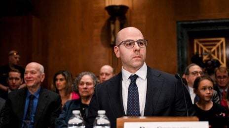 Trump appoints Stephen Miran to the Fed and keeps control over Powell's successor